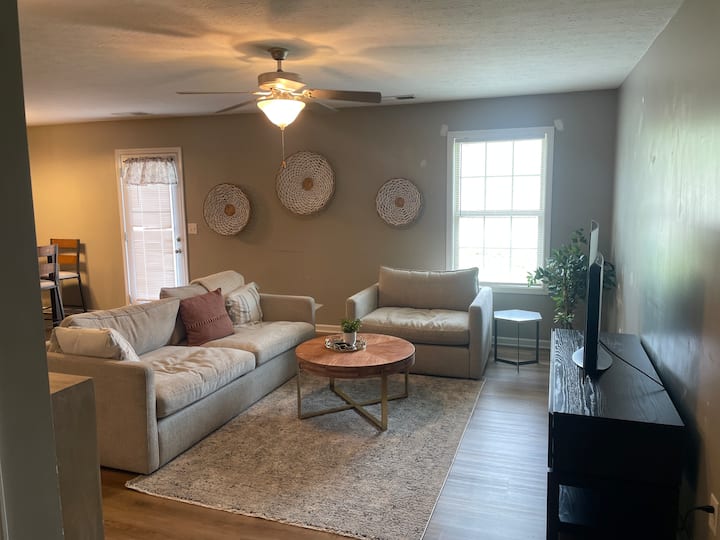 Quiet Affordable Stay - Georgetown, KY