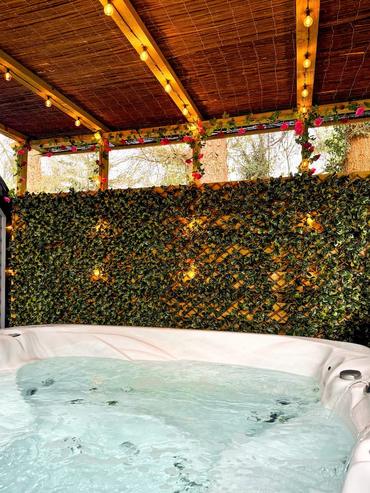 Arawn 4 - Hot Tub - Dog Friendly - Garden - Luxury - Perth