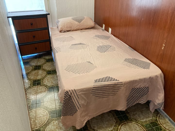 Super Small Room - Muy Pequeña - Alicante