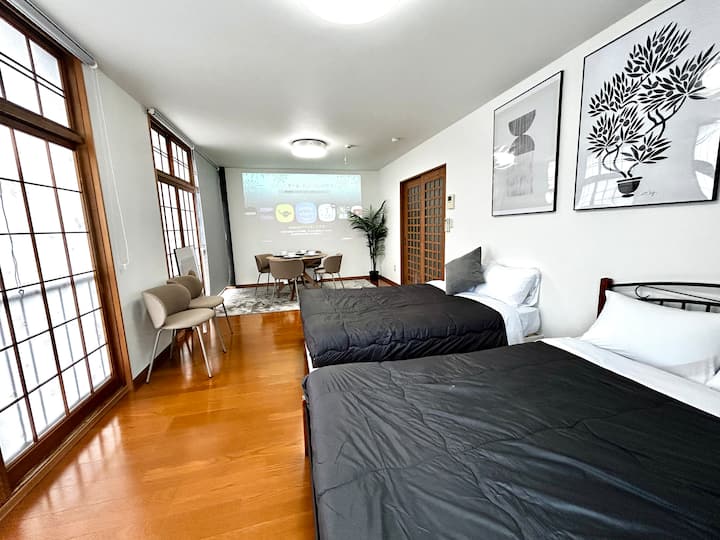 Central Matsuyama / 3 Double Beds / Sleeps 8 - Matsuyama