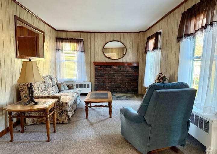 Four Seasons On Hudson - Catskill, NY