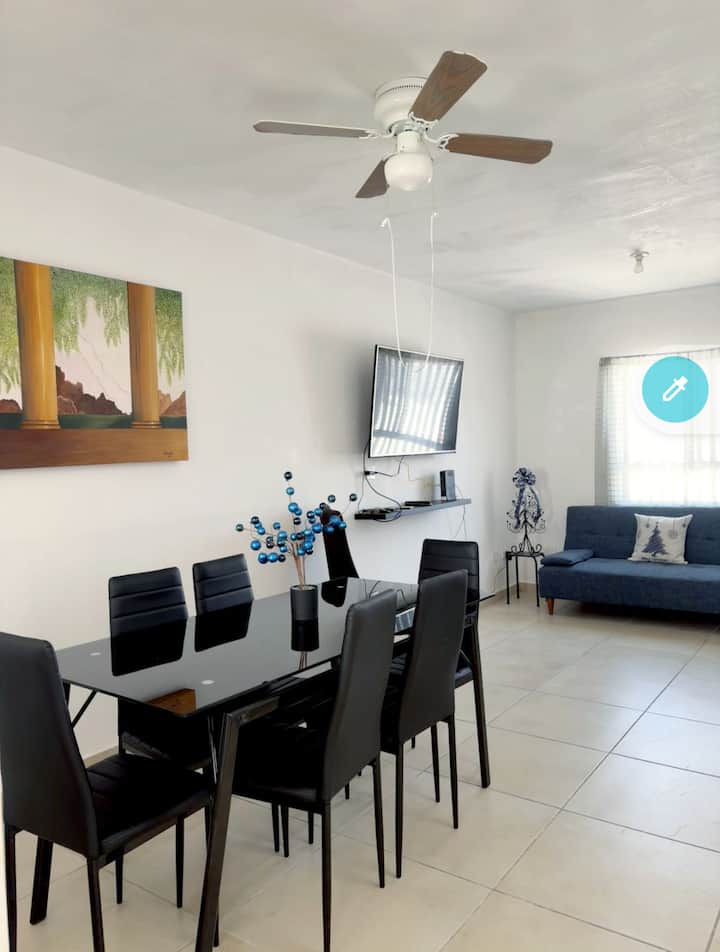 ¡Facturo! ¡Casa Amplia Y Muy Funcional! - Saltillo