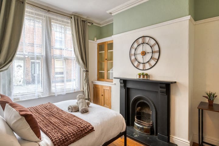 Long Stay Cosy Home Sleeps 7 Pet-friendly - Chester, UK