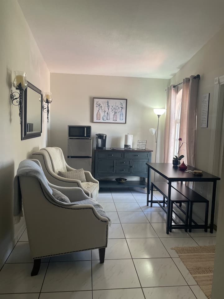 Private 2br Suite W/ Living Room + Parking - Hialeah