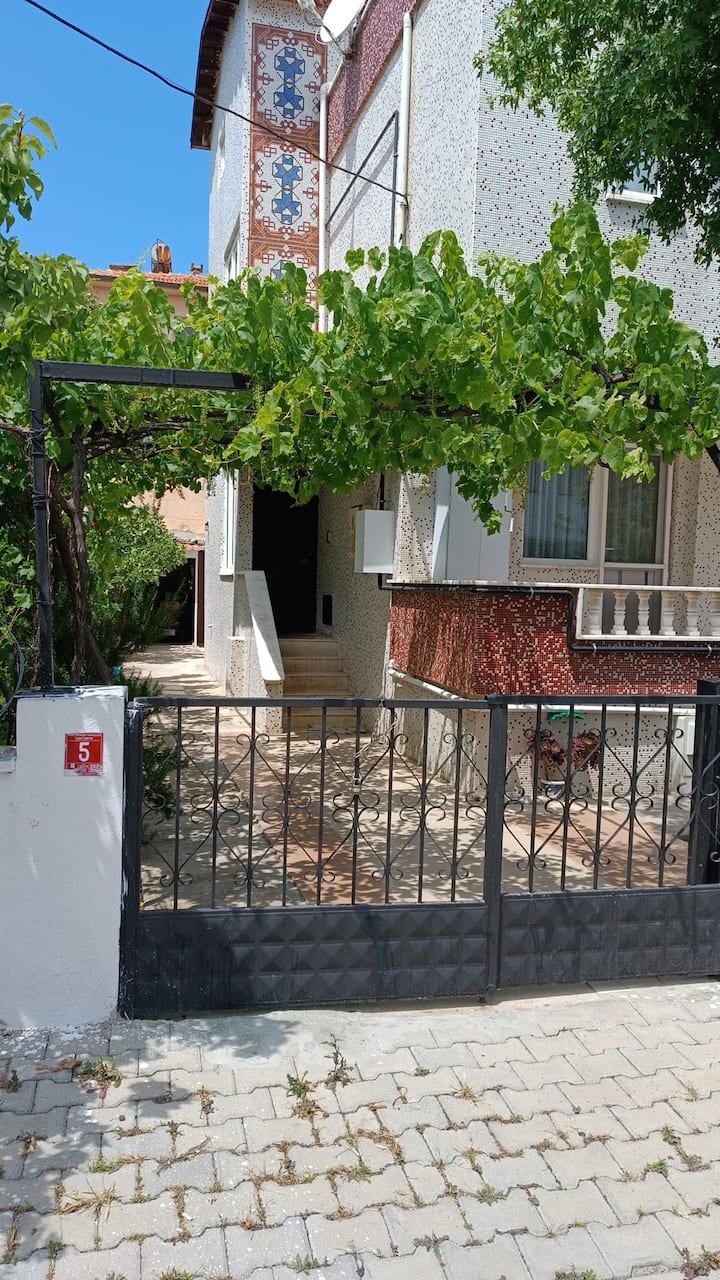 ÖğRetmenler Mah. 1+1 Daire Denize 5 Dk Klimalı - Burhaniye