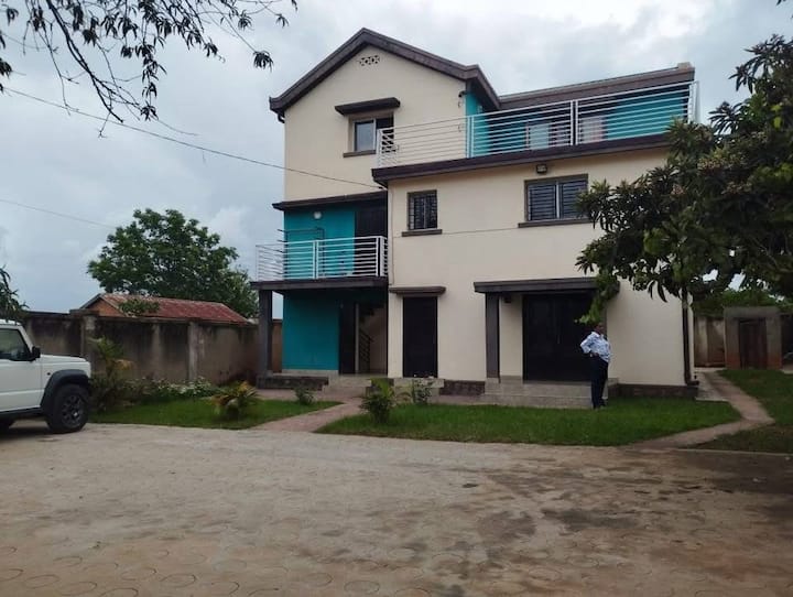 Villa Emmanuel
Ambohijanahary -Ambohibao - Antananarivo