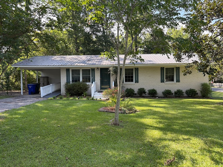 Comfy Home Near Everything With Handicap Ramp - Conway, SC