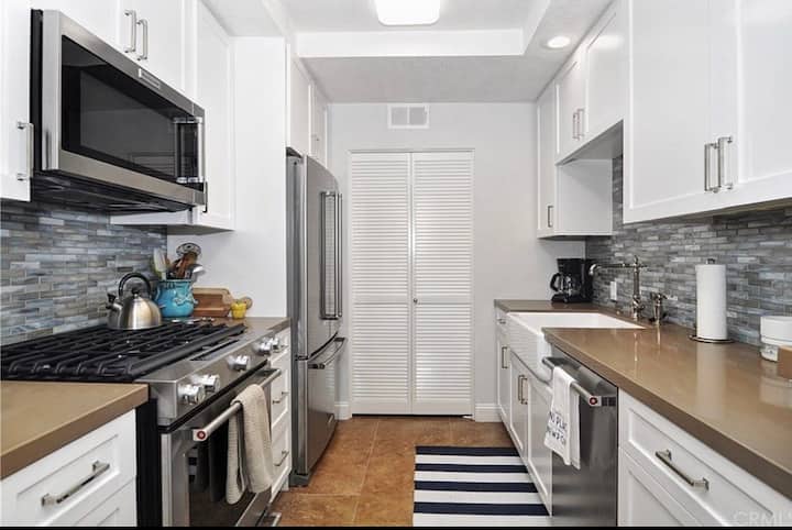 Newport Beach Luxurious Condo. - Newport Beach, CA