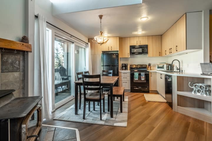 The Snowed Inn Chic Cabin Vibes + Shuttle Access - Mammoth Lakes, CA