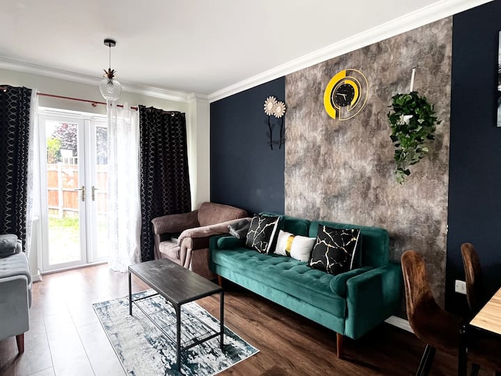 Gilbert House | Free Parking - Canterbury