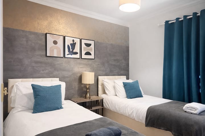 Gilbert House | Free Parking | 7 Beds - Canterbury