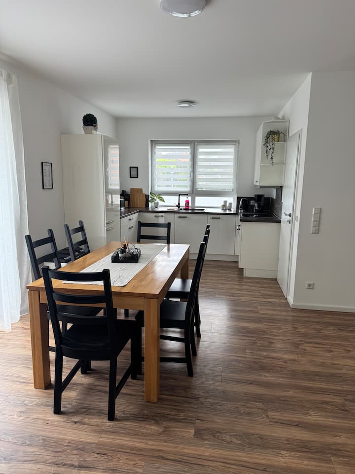 Zentral & Ruhig -Wohnung Für 6 Gäste In Top Lage! - Königswinter