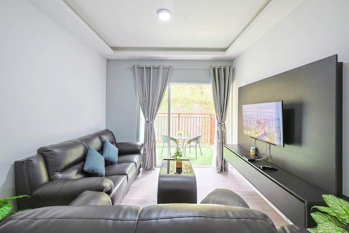 Family-friendly Retreat Near Attractions (12 Pax) - 碧蘭璋