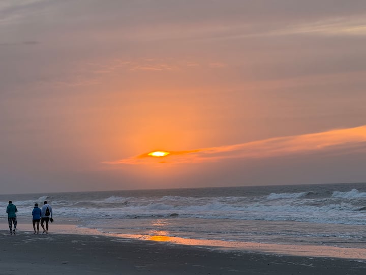 2br, Balcony W/ Ocean View & Golf Cart - North Myrtle Beach, SC