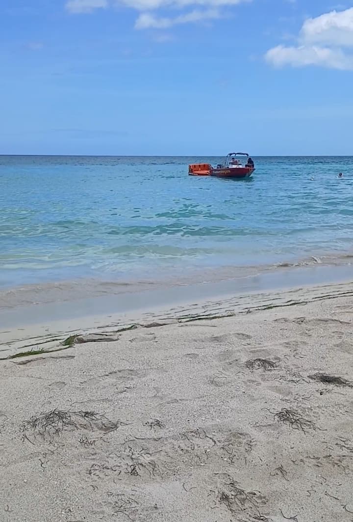 Negril West End Town Beach Flat/apt 3 Self-con - Negril