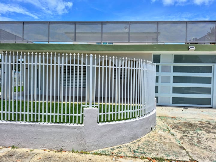 Casa Abuela Getaway - Levittown