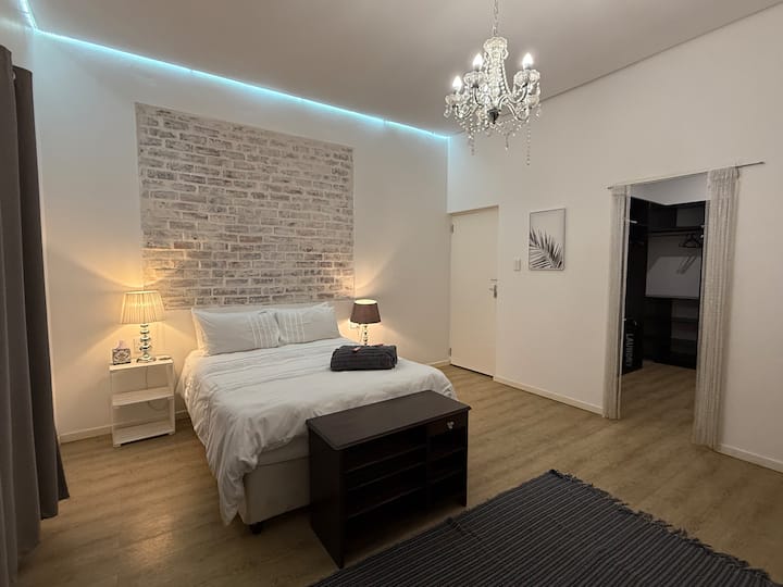 Protea Chalet, Breathtaking Views, 5km From N3 - ヒルトン