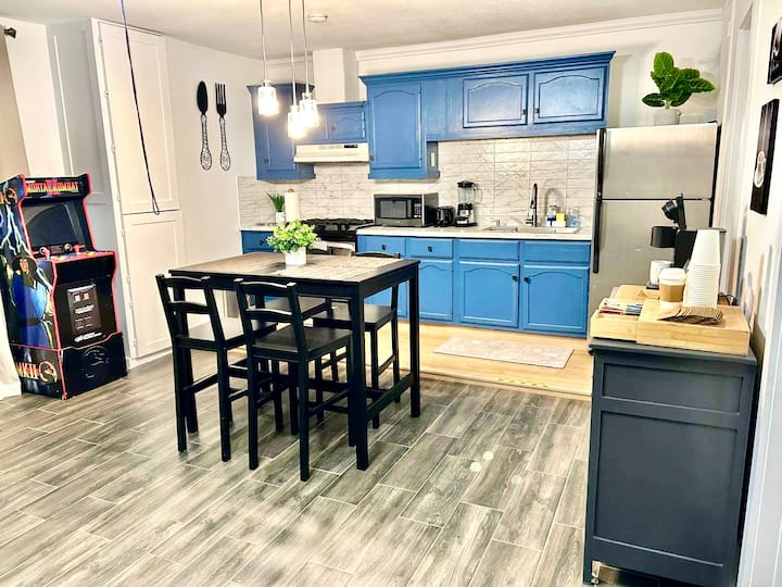 Cozy Retreat - Pflugerville, TX