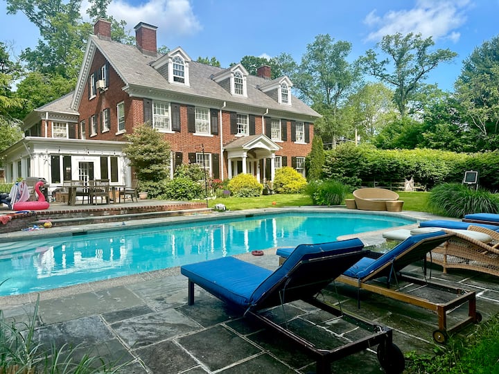 Luxury Family Retreat - Fairfield, CT
