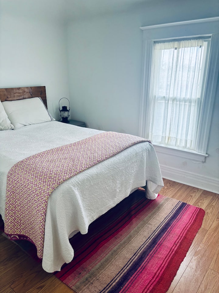Cozy Room With Garden Access In Historic Sw Home - Detroit, MI