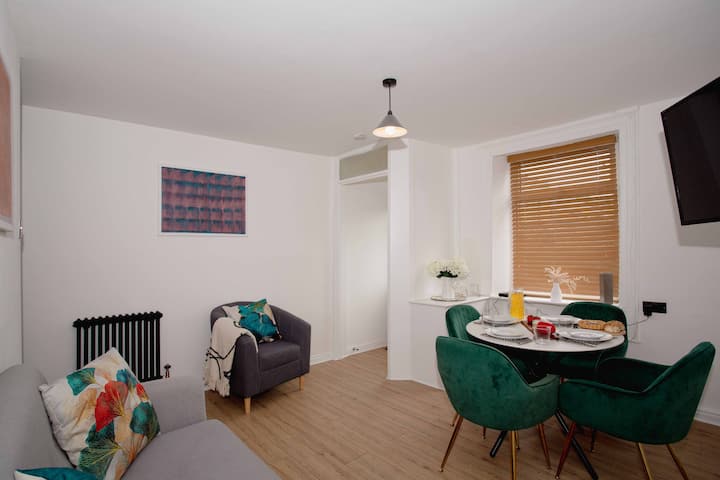 House In The Town Centre - Barnard Castle