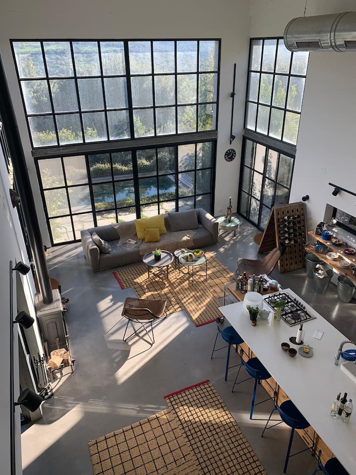 The Grey House - Israël
