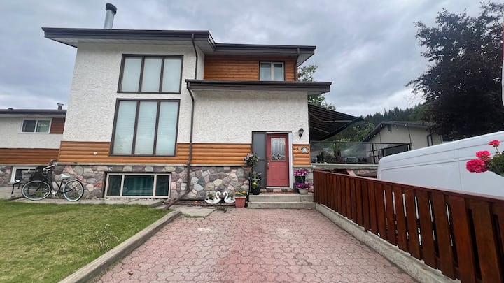 2 Swans Inn 2b - Jasper, AB
