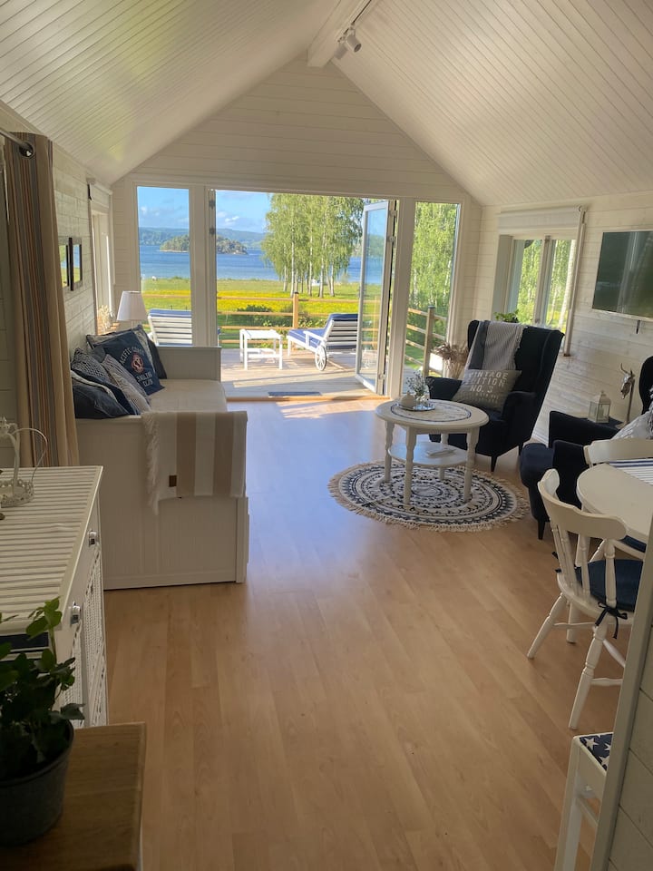 Fridfullt Läge Vid Havet - Ljungskile