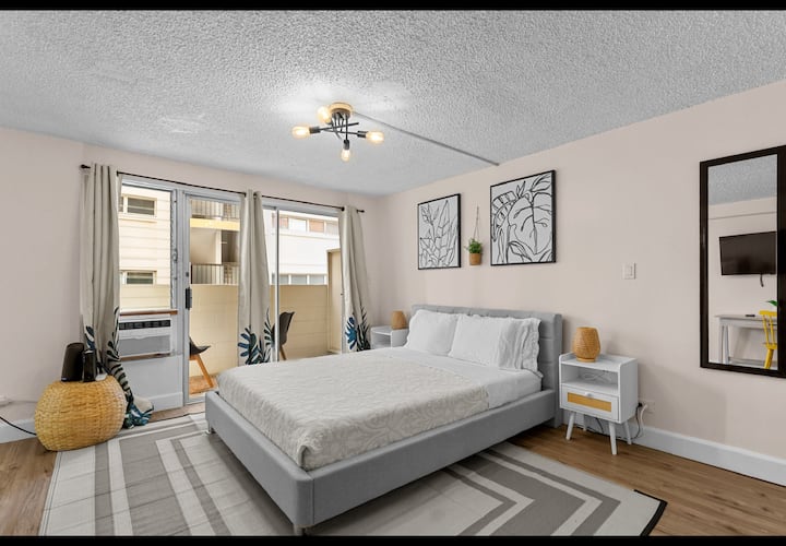 Condo In Central Waikiki - Honolulu