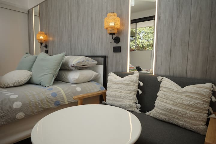 *Top Location: Private Studio-balcony-ac-central - Surry Hills