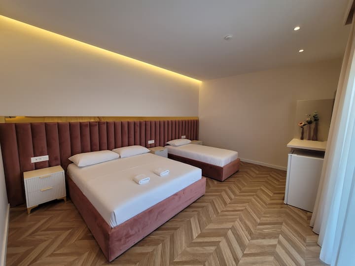 Almar Boutique Hotel~triple Room - Saranda