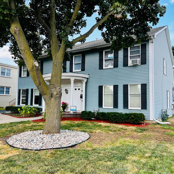 Affordable Downtown Naperville - Naperville, IL