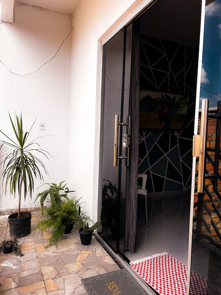 Casa Com Estacionamento - Próx. Mangueirão - Belém