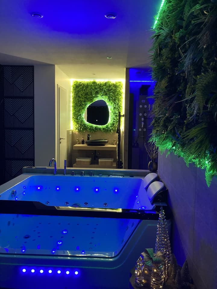 Love Room D’aphrodite : Jacuzzi & Sauna Privés - Molsheim