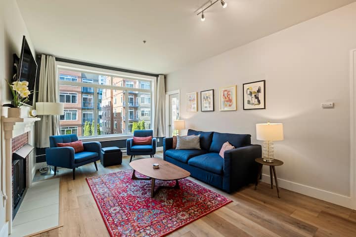 Lovely 2br Condo W/ Pool In The Heart Of Seattle! - Seattle, WA