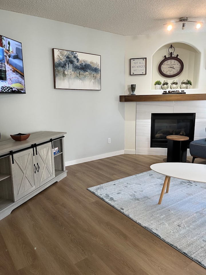 Private House | Yard | King Bed | Great Location - Edmonton, Canada