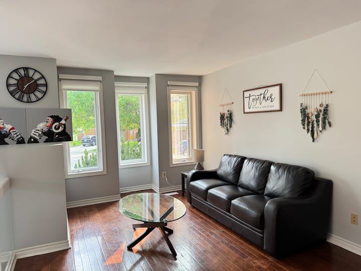 Relax In South Windsor Comfort –  In Top Location - Windsor