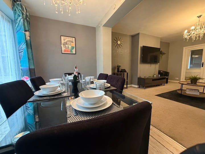 Stadium Hub | 1.5mi To Alexander Stadium | M6 J7 - Birmingham