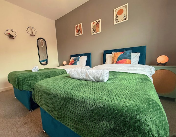 Contractor Haven | Xl Drive | Fast Wi-fi | M6 J7 - Birmingham