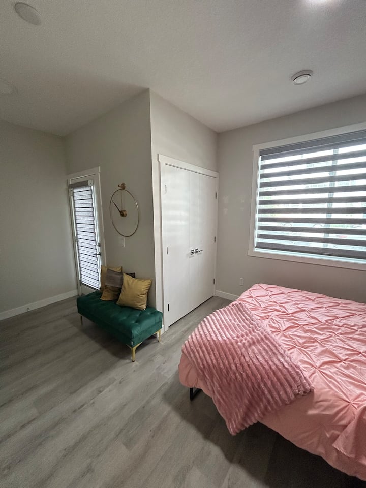 Gatzbyprivatesuite-close2airport - Calgary