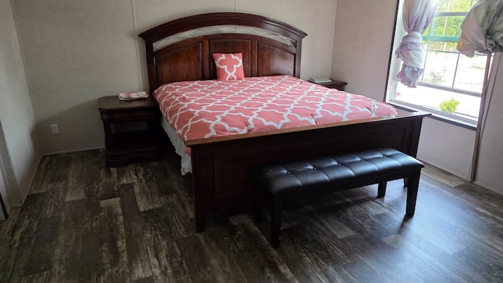 Master Bedroom In A Rural Area Near I-20, Exit 101 - Camden, SC