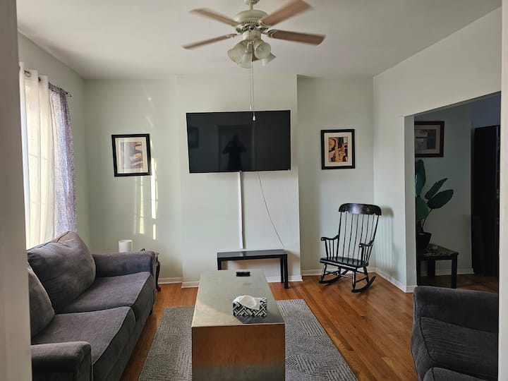 3bed/ 1 Bath Retreat - 10 Min To Downtown - McKinley Park - Chicago