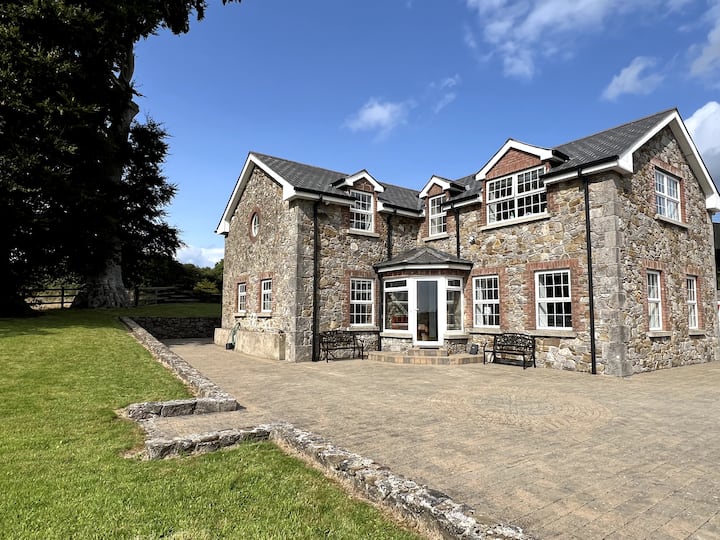 Stone House. Great Views. Sleeps 10, 5 Bedroooms. - County Meath