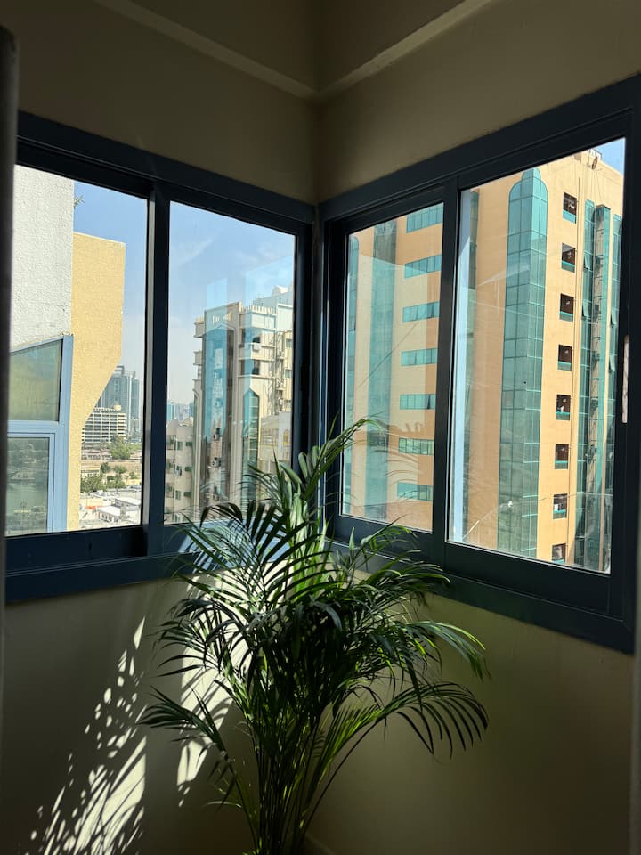 Central Stay With Sea View - Sharjah