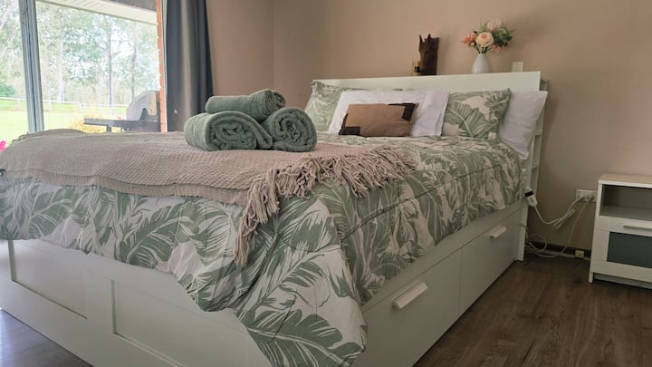 Warrego Farm Stay - Woodford