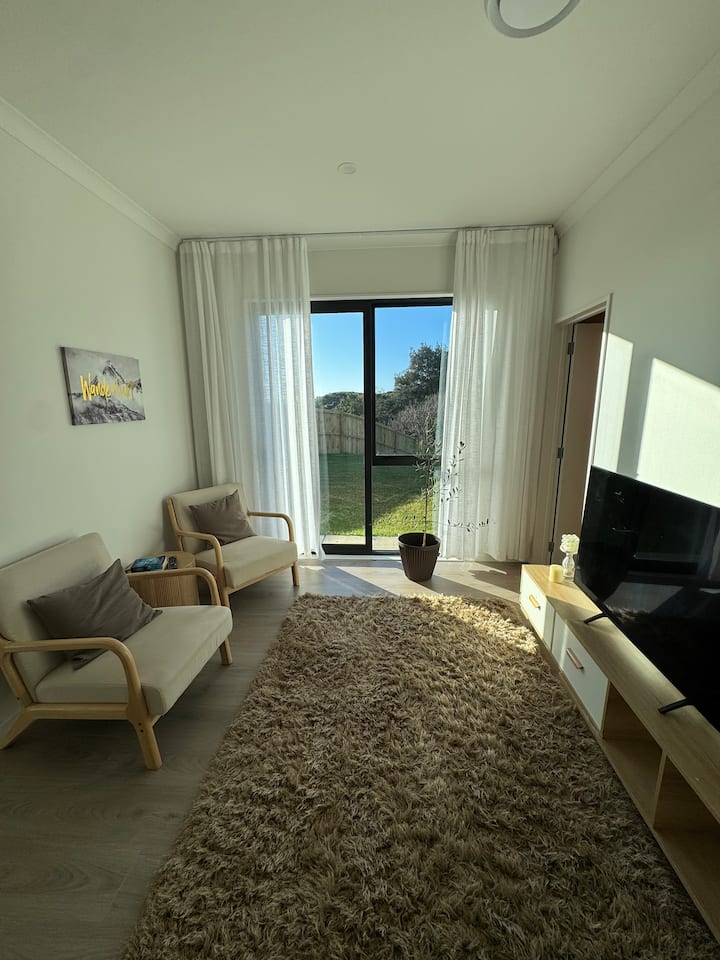 Cosy 2-bedroom Guest Suite - Tuakau