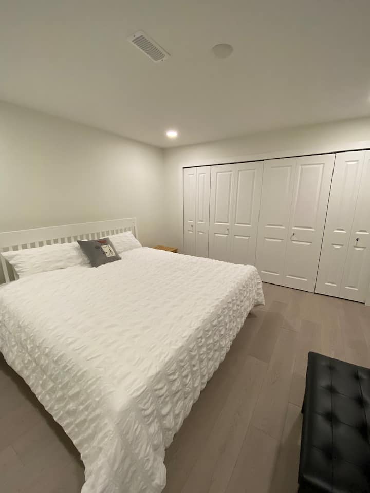 Tranquil Luxury Stay In Burnaby - Port Moody