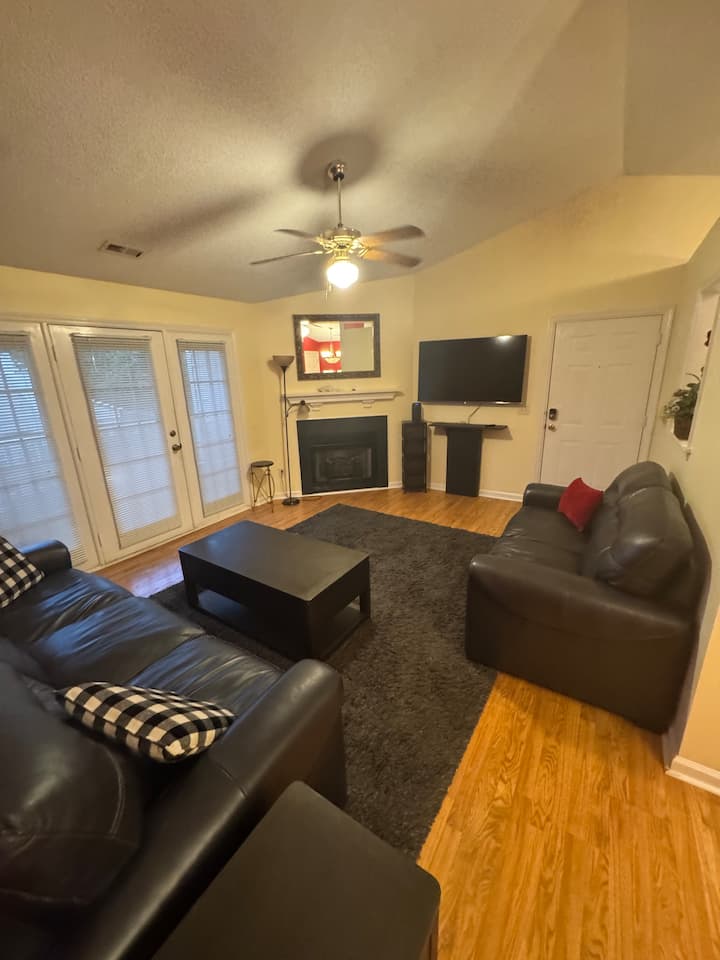 Cozy Apartment Off Guilford College! - High Point, NC