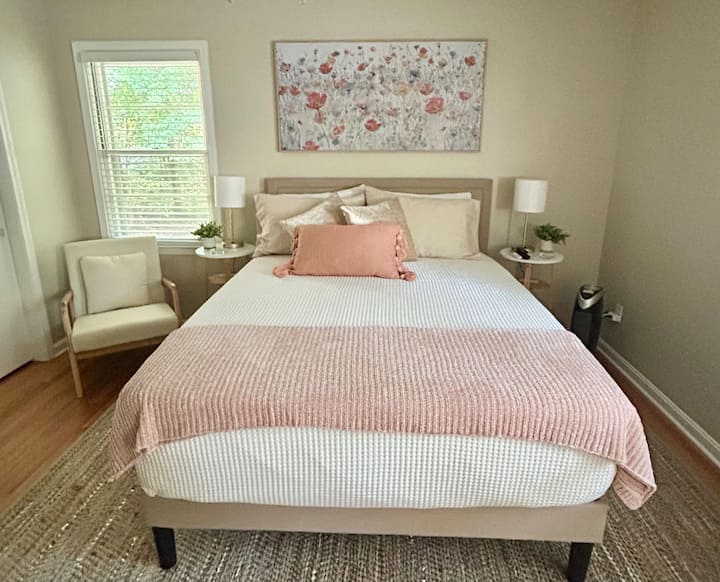 Private Suite For 1 Guest- Songbird Hollow - Stone Mountain, GA