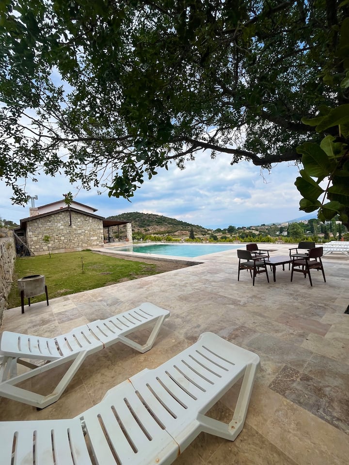 Urla Havuzlu Taş Villa - Urla